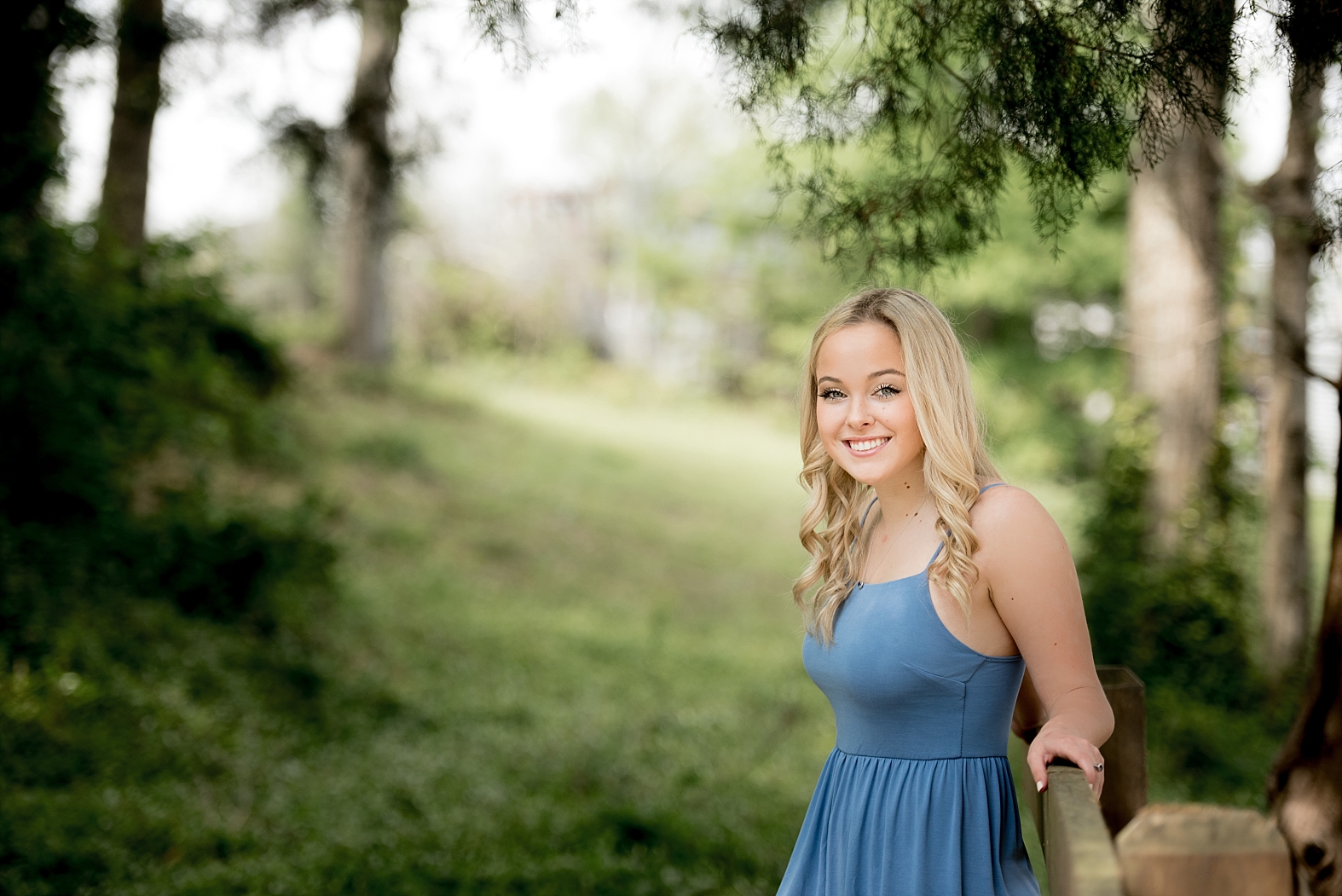 Classic, clean outfits for a southern senior session - Four J Photography